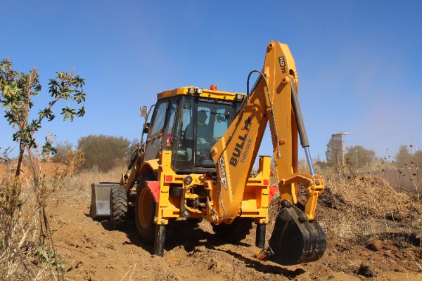 Bull Backhoe Loaders | Construction Equipment | Babcock International
