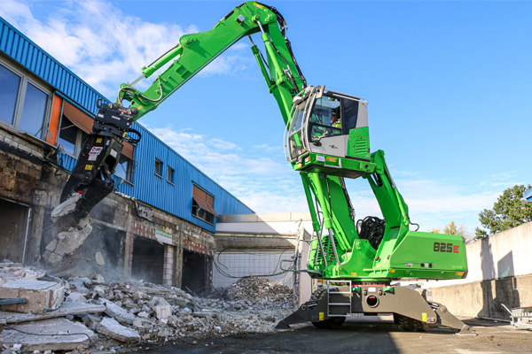 Sennebogen 825E | Material Handlers | Sennebogen | Products & Services | Babcock International